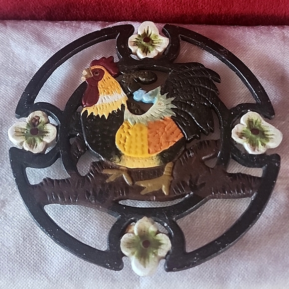 Kitchen | Footed Cast Iron Chicken Trivet | Poshmark
